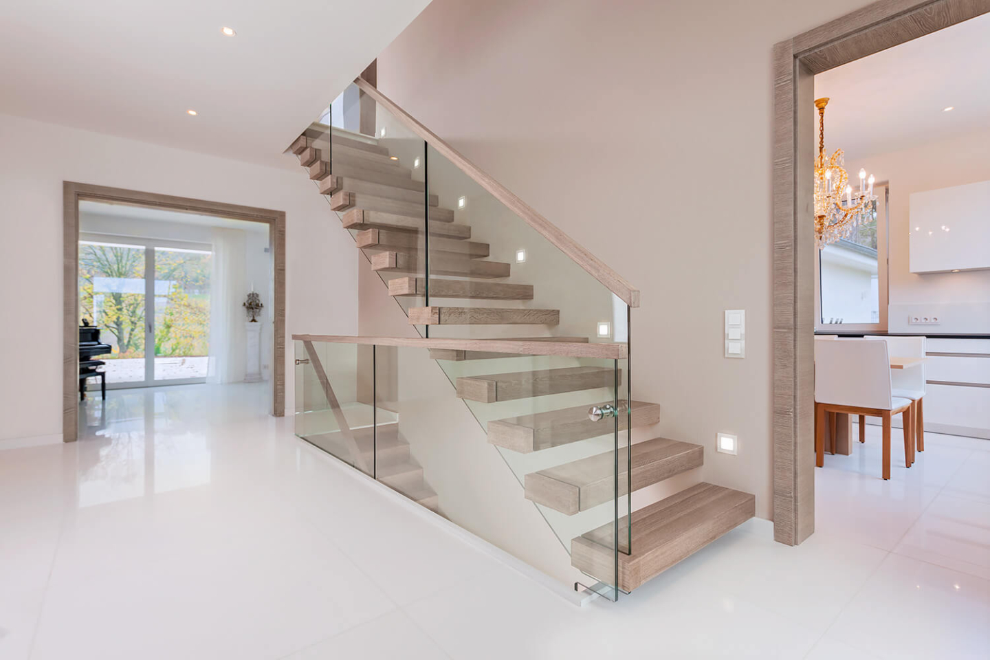 Modern staircase, floating staircase, cantilevered staircase with glass ...
