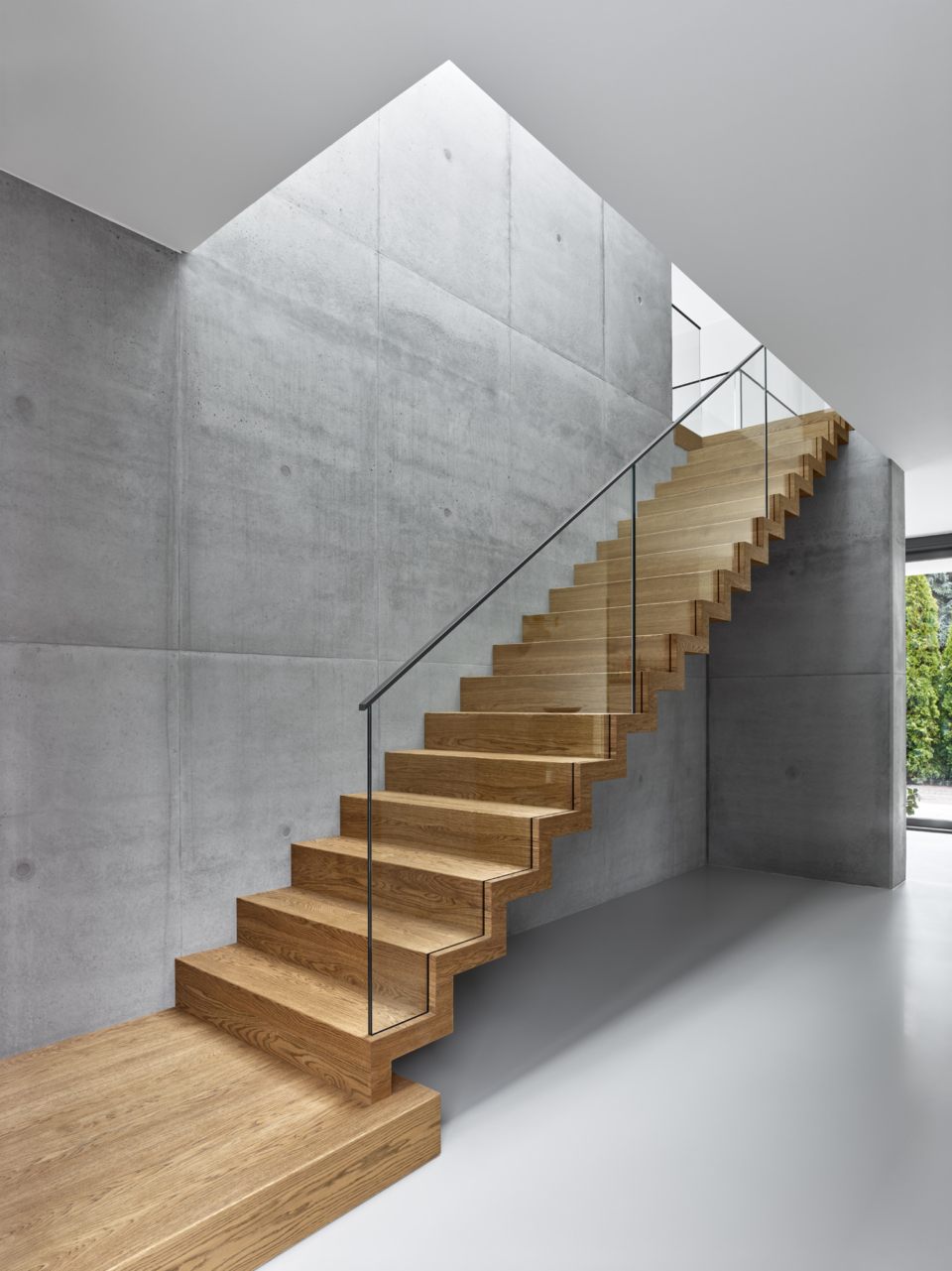 Moderne Treppe, Holztreppe, schwebende Treppe, Faltwerktreppe mit ...