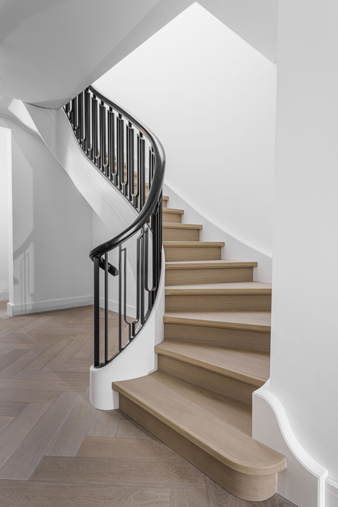 Wooden staircase, classic staircase, stringer staircase with steel ...